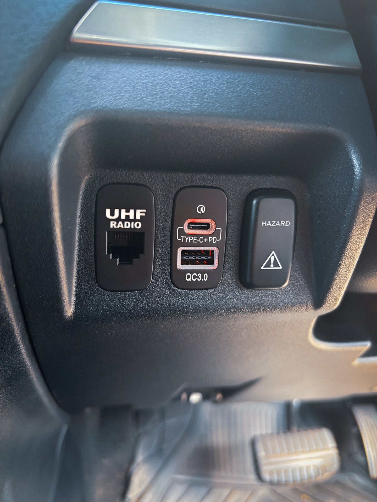 USB A and USB C Charger Switch for Mitsubishi Pajero NS, NT, NW, NX (2 ...